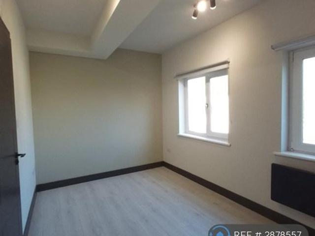 Furzedown Drive, London, SW17 Studio to rent £1,420 pcm £328 pw