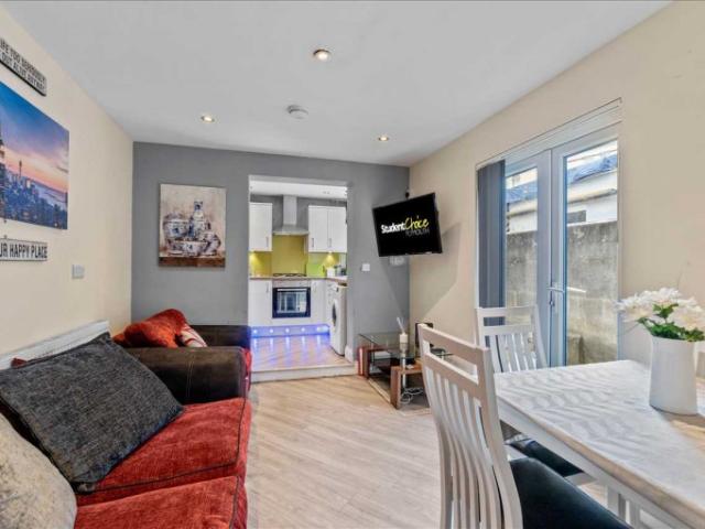 Furzehill Road, Plymouth, 5 bedroom, Terraced