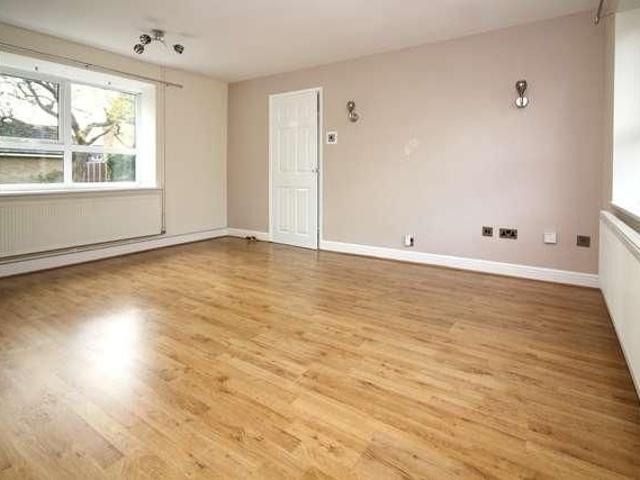 Furzton Lovely Bed Home With Garage Close To Lake & Parkland, MK4