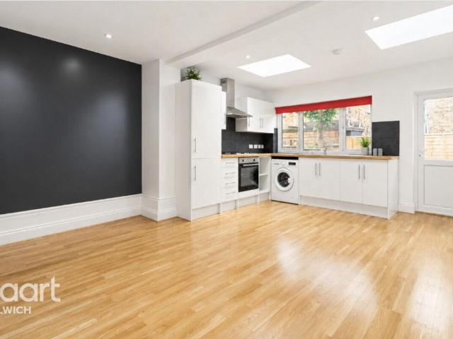 Furley Road, London 2 bed flat to rent £2,500 pcm £577 pw