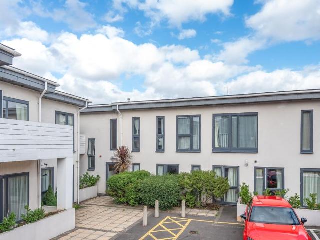 Furley Road, Peckham, London, SE15 2 bed flat to rent £2,000 pcm £462 pw