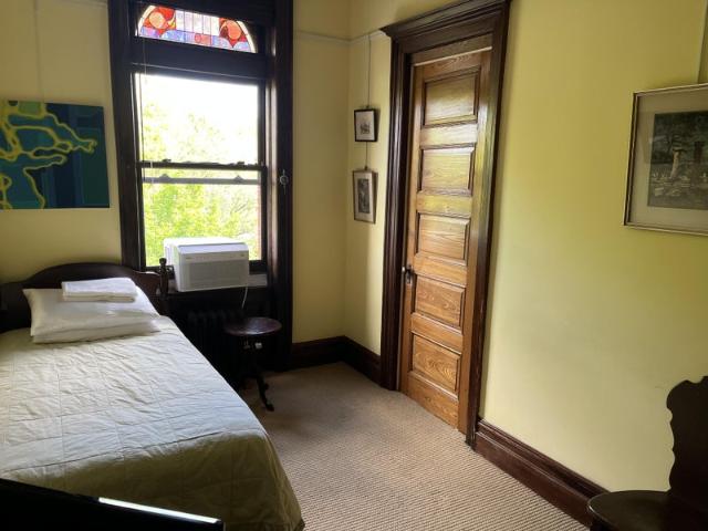 Furn Lg Sunny Bed/w Mrbl Bath & Park Views
