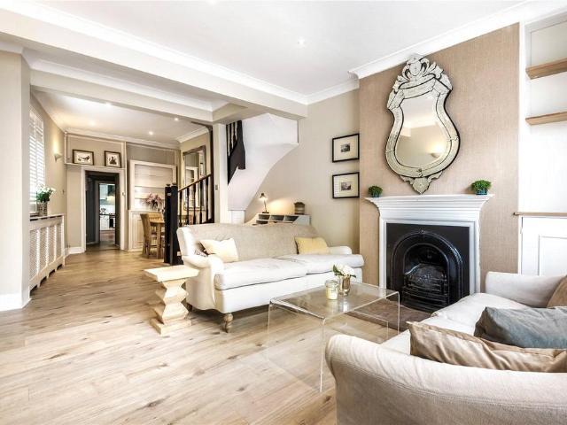 Furness Road, Fulham, London, SW6 2 bed house to rent £2,600 pcm £600 pw