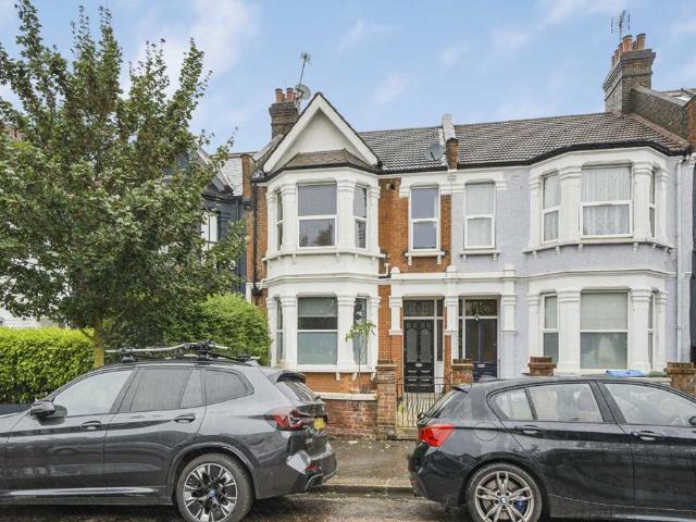Furness Road, London NW10 3 bed flat to rent £2,800 pcm £646 pw