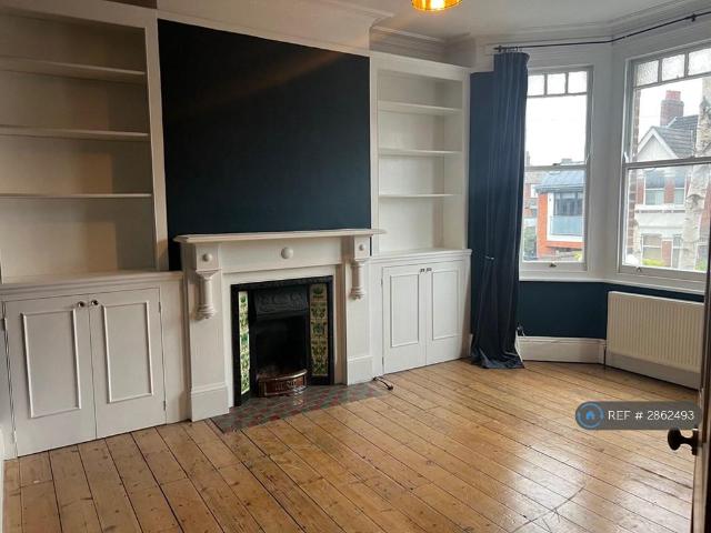 Furness Road, London, NW10 2 bed flat to rent £2,250 pcm £519 pw