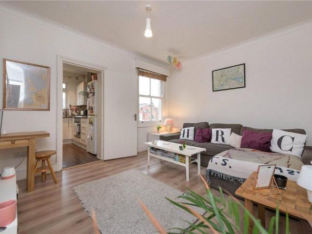 Furness Road, London, NW10 4 bed maisonette to rent £2,750 pcm £635 pw