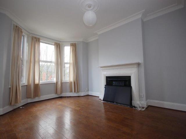 Furness Road, London 2 bed flat to rent £2,250 pcm £519 pw