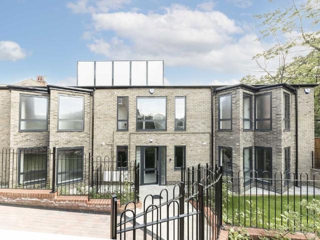 Furness Road, Willesden Junction NW10, 2 bed flat to rent, £2,250 pcm | PrimeLocation