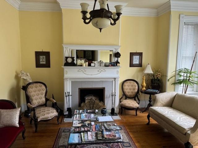 Furnished 3 bed 2 bath Metro walking distance to Georgetown Law, Howard and John Hopkins SAIS
