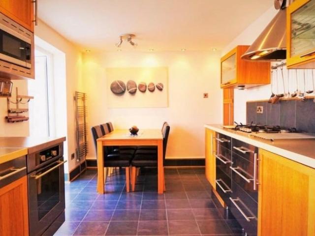 Furnished 3 Bedroom House in NG8 – £1,250 pcm