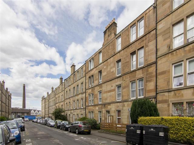 Furnished 3 bedroomed ground floor flat