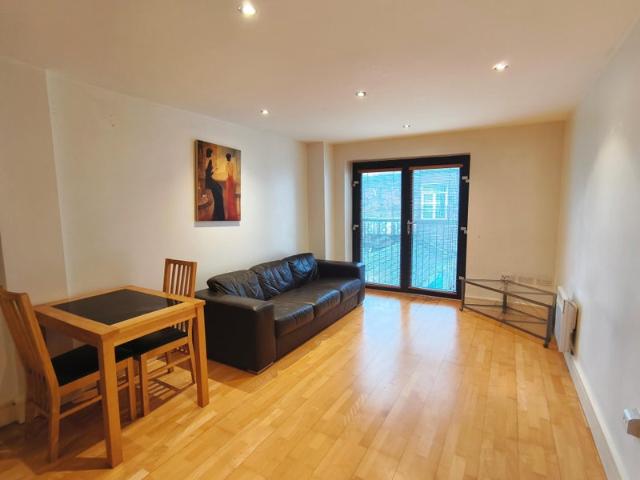 Furnished 1 Bed City Centre + Parking Option