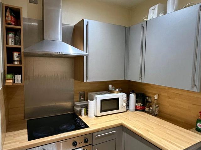 Furnished 1 bed City Flat LS1 Near Station
