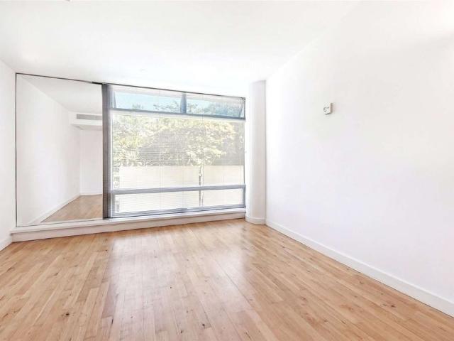 Furnished 1 bed flat on Albert Embankment