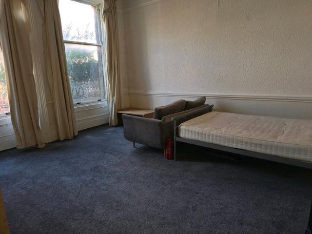 Furnished 1 bedroom Studio 2min walk from Uni