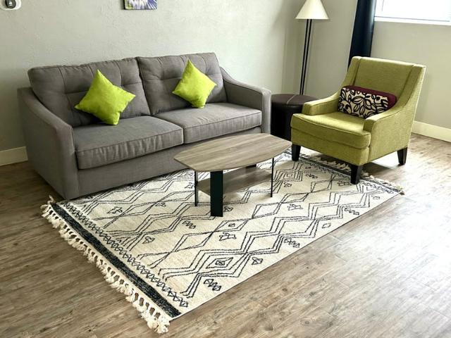 Furnished 1 BR apartment in Peoria Heights_Availab