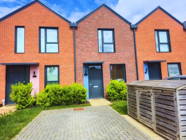 Furnished 2 Bed, 3 Bath House with Parking