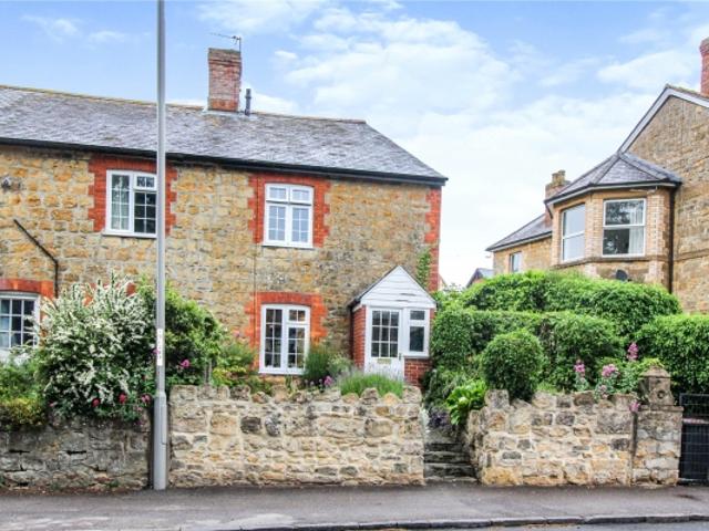 Furnished 2 Bed End of Terrace House