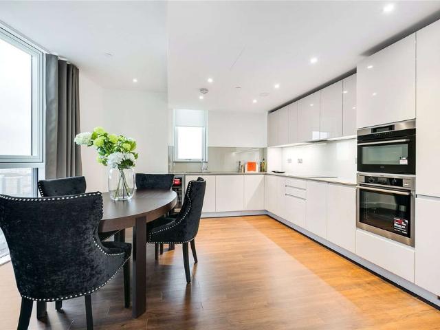 Furnished 2 bed flat in Nine Elms