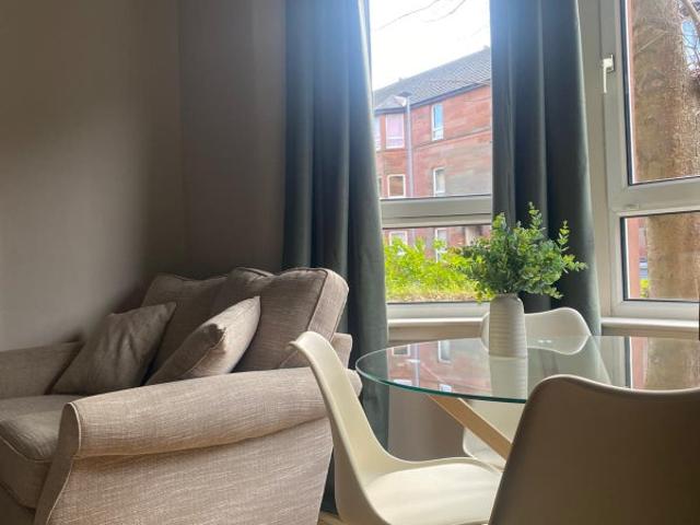 Furnished 2 Bed · West End · 10min to QEUH/City