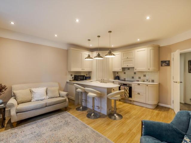 Furnished 2 Bedroom Ground Floor Flat