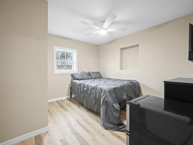 Furnished 2BR with Kitchen & Living Room – Private Unit Near San Marco