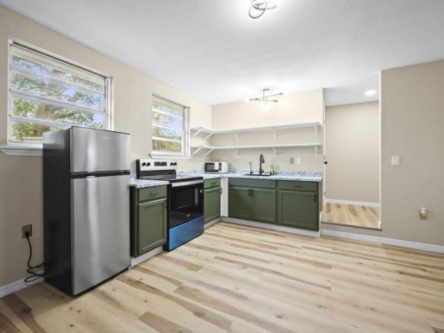 Furnished 2BR with Kitchen & Living Room – Private