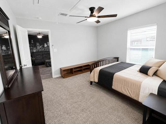 Furnished Co Living Near Midtown Houston | One Roommate, In Unit Laundry & Wi Fi | Fiber WiFi