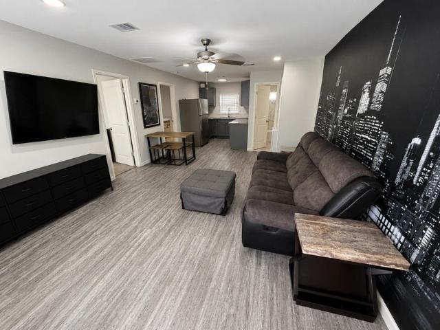 Furnished CoLiving Near Midtown Houston | One Roo