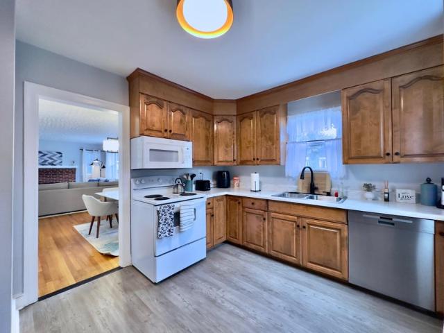 Furnished, allinclusive room in a quiet brick home