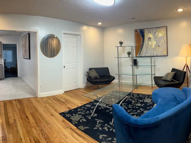 Furnished bedroom, bills and WiFi included