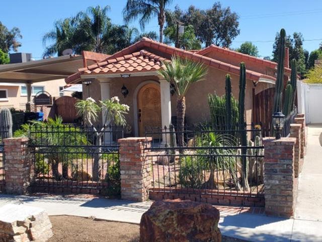 Furnished bedroom in Woodland Hills