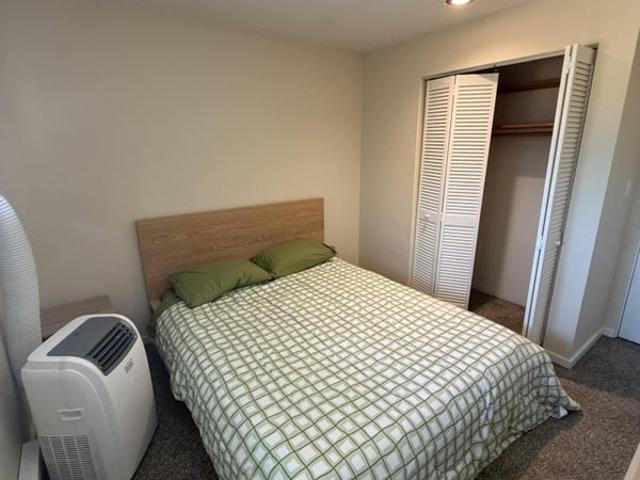 Furnished Bedroom in downtown Bellevue with AC