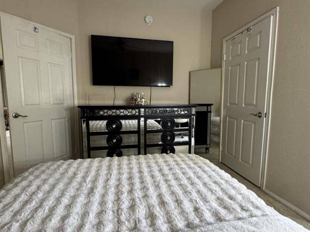 Furnished bedroom/private entrance