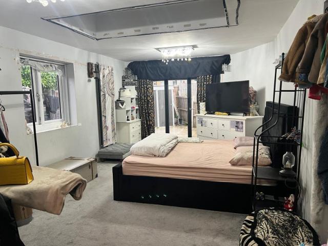 Furnished Ground Floor with living room RM8 1YP