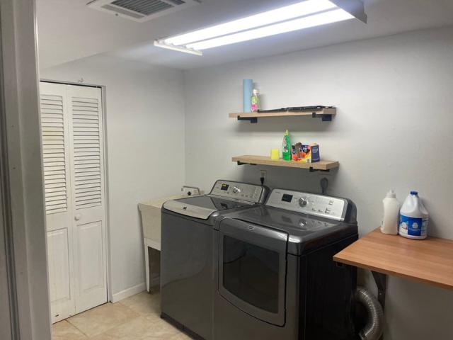 Furnished downstairs in cozy condo  Piso bajo