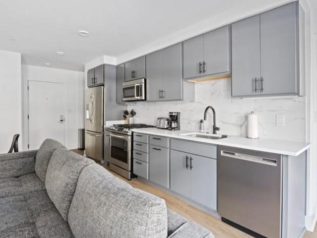 Furnished Downtown Room w/ Private Bath & Utilitie