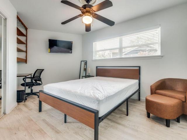 Furnished Dallas rooms | 5 min Transit Access