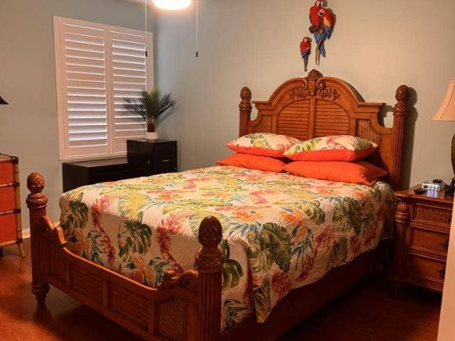 Furnished en suite available