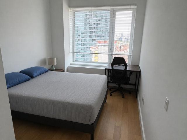 Furnished ensuite room | LIC | Sept 15 Feb 15