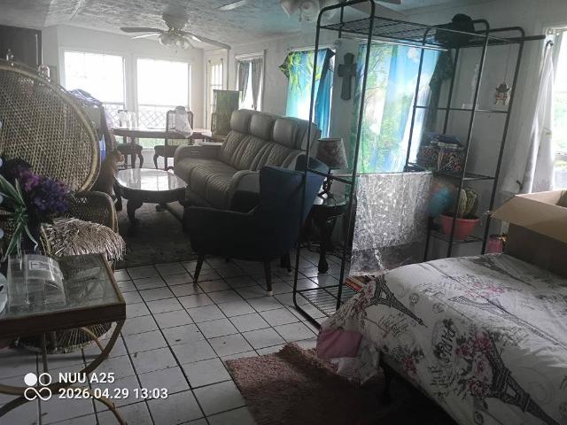 Furnished Efficiency shared bathroo