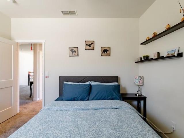 Furnished Extra BR_Shared bathroom in a house for