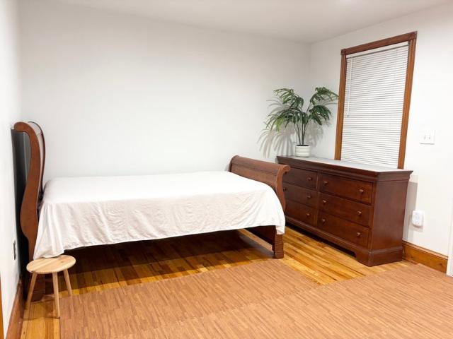 Furnished Extra Large Room