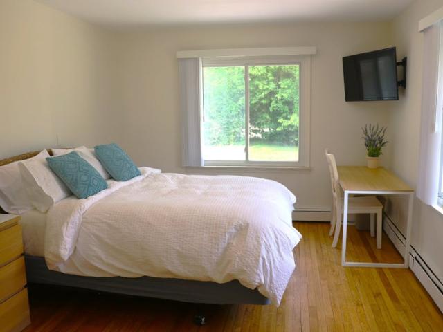 Furnished Executive Room on 2 Acres_Utilities & W