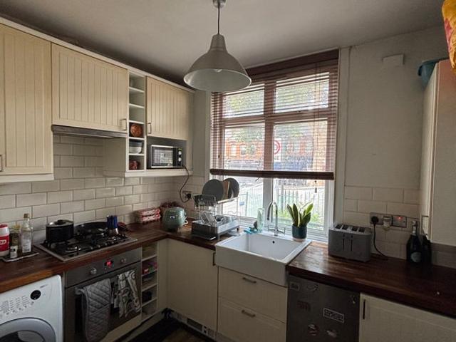 Furnished Herne Hill flat, quiet and central!
