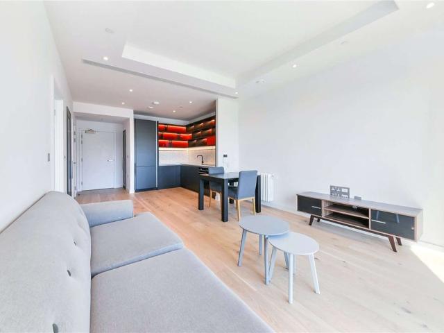 Furnished one bedroom apartment, with a balcony, on the higher floor of Echo House