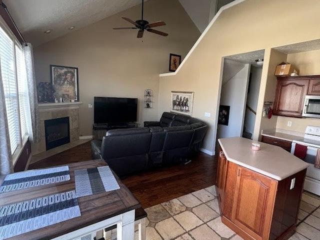 Furnished or Unfurnished BR in Nice Townhouse