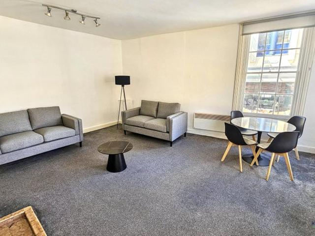 Furnished Large 1 Bedroom First Floor City Centre