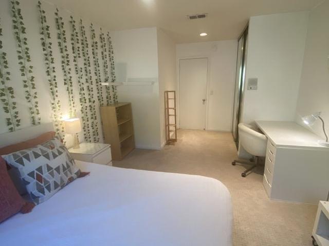 FURNISHED LARGE BEDROOM AND PRIVATE BATHROOM