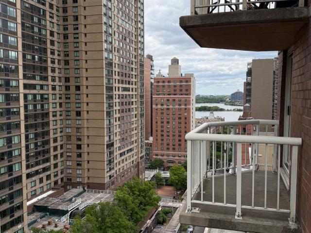 Furnished Luxury Ensuite Room_Upper East Side Man
